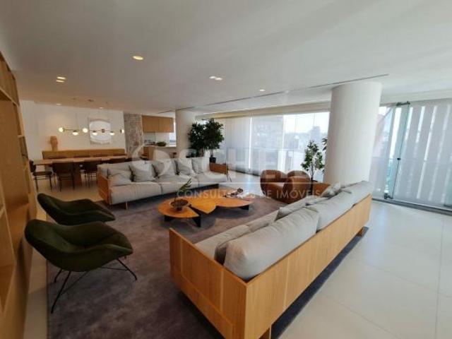 APARTAMENTO DECORADO MOBILIADO 251 M², 3 SUÍTES, 4 VAGAS E DEPÓSITO PRIVATIVO