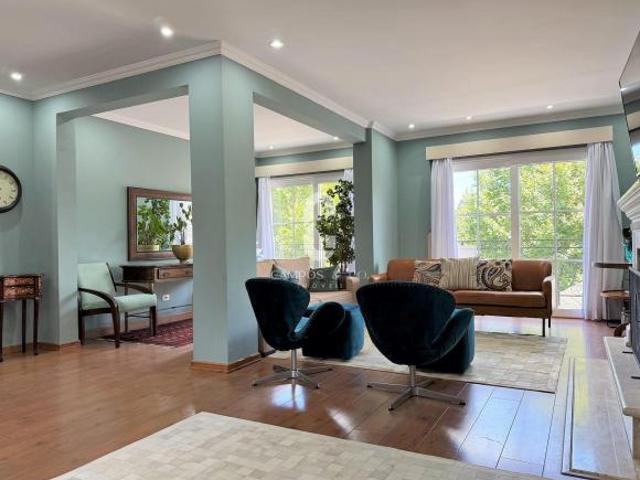 Apartamento decorado no centrinho do Capivari, 3 suítes com vista e lareira, R$ 1.970.000,00, Vila C