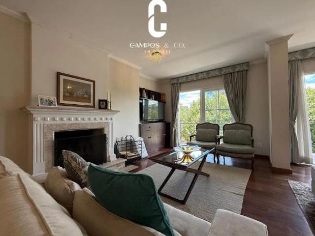 Apartamento decorado no centrinho do Capivari, 3 suítes com vista e lareira, R$ 1.970.000,00, Vila C