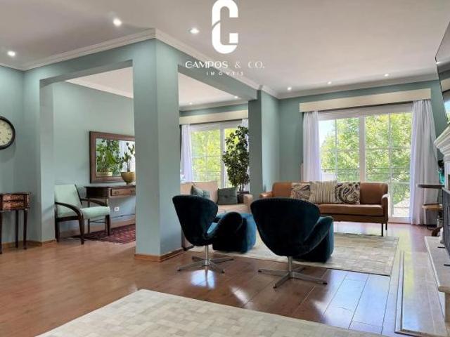 Apartamento decorado no centrinho do Capivari, 3 suítes com vista e lareira, R$ 1.970.000,00, Vila C
