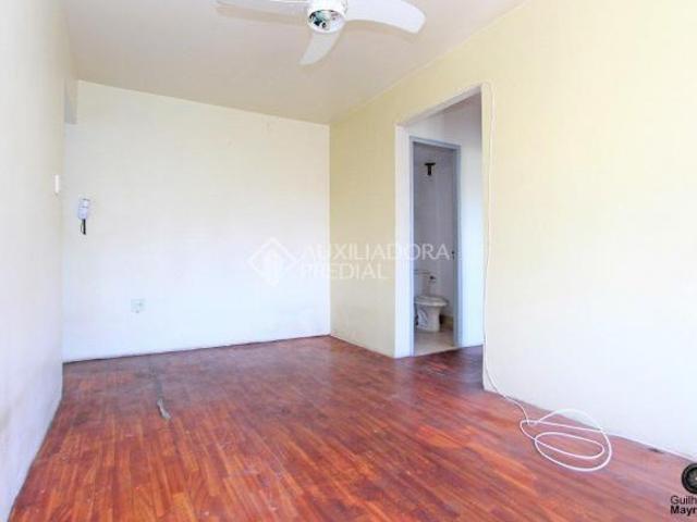 Apartamento desocupado com 2 quartos, andar alto com elevador no bairro Humaitá