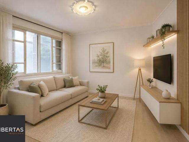 Apartamento desocupado de 1 dormitório, no bairro Azenha em Porto Alegre