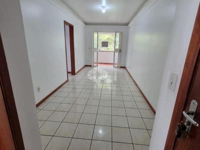 Apartamento desocupado de 2 dormitorios no bairro Camaquã em Porto Alegre