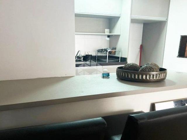 Apartamento desocupado semi mobiliado 77m² 3 dormitórios, 01 box duplo de estacionamento, no bairro