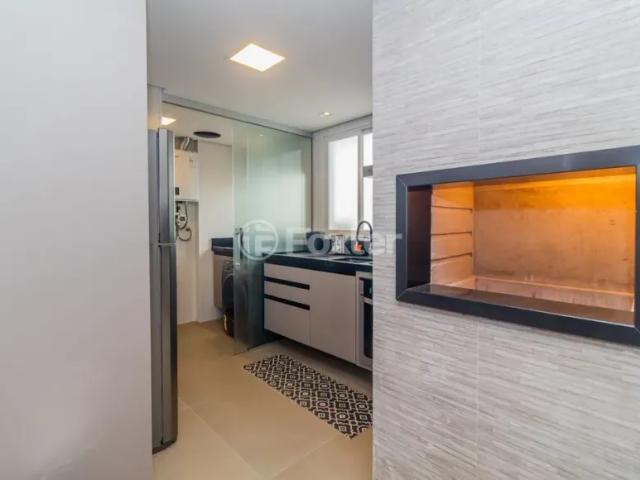 Apartamento diferenciado com pé direito alto no living, mobiliado com três dormitórios
