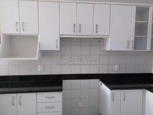 Apartamento disponível para locação e venda no bairro Umuarama em Uberlândia MG