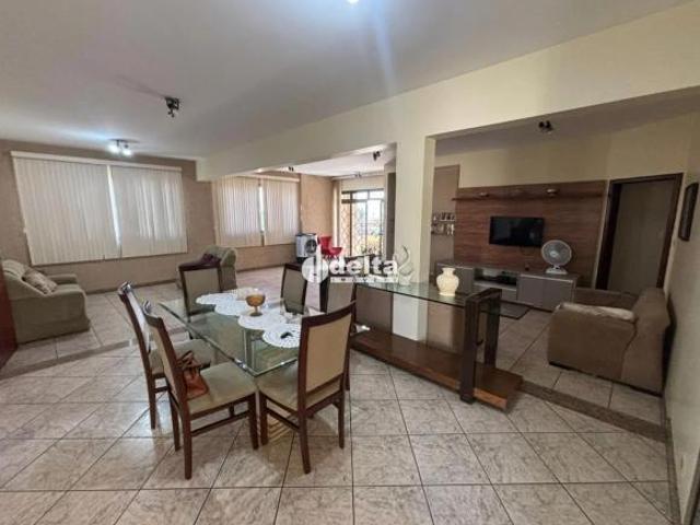 Apartamento disponível para venda no bairro Santa Mônica em Uberlândia MG