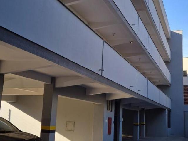 Apartamento disponível para venda no Edifício Santa Marina, localizado no bairro Zona 07, em Maringá