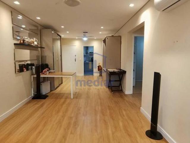 Apartamento dois dormitórios, mais um 3 reversível com Varanda e vista livre, no Marapé