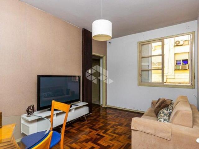 Apartamento dois dormitórios com sacada