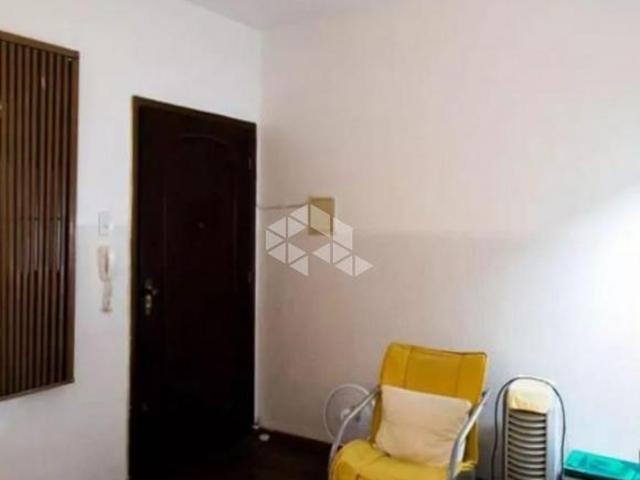 Apartamento dois dormitórios primeiro andar na gloria