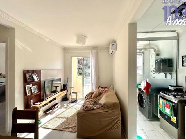 Apartamento dois dormitórios, 1 vaga no Condomínio Veríssimo