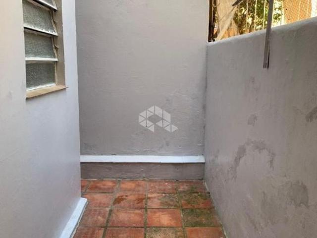 Apartamento dois quartos com pátio na Cidade Baixa