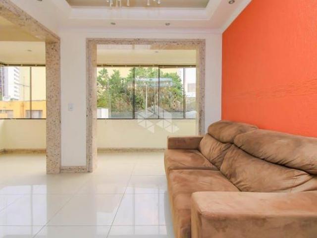 Apartamento dois quartos, com vaga e churrasqueira, no Petrópolis