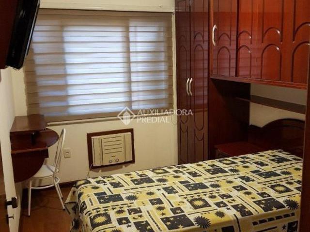 Apartamento dois quartos no bairro Santa Cecília