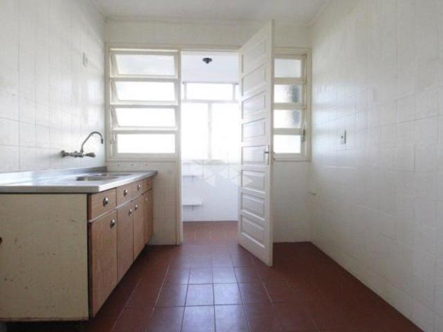 Apartamento dois quartos no Menino Deus