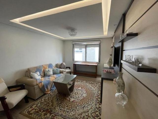 Apartamento dois quartos reformado e mobiliado com vaga coberta