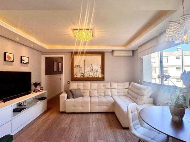 Apartamento dois quartos, totalmente reformado, em andar alto, no Boa Vista