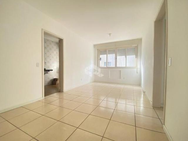 Apartamento dois quartos, vaga e elevador, no bairro Petrópolis, POA
