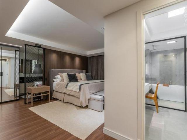 Apartamento Duplex. 04 Suítes, 03 Vagas, Elevador Privativo, Água Verde, Curitiba