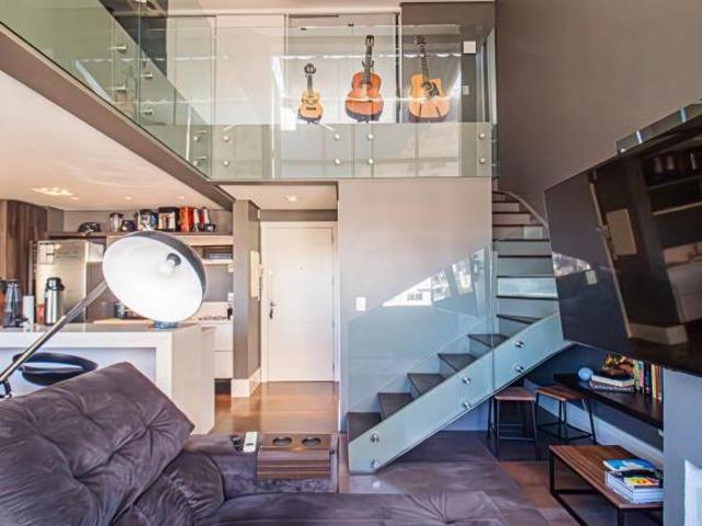 Apartamento Duplex, 1D com lareira no bairro Rio Branco