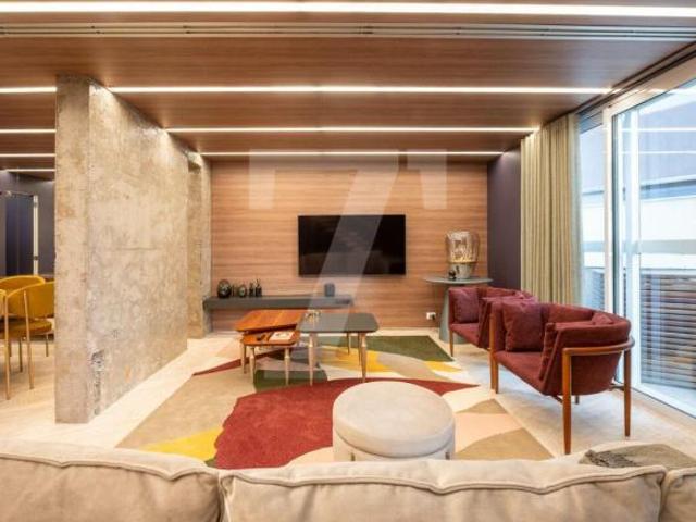 Apartamento duplex com reforma impecável na Vila Nova Conceição