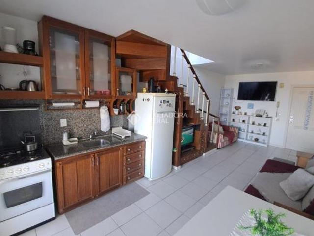 Apartamento duplex com sacada e vista para vale do quilombo