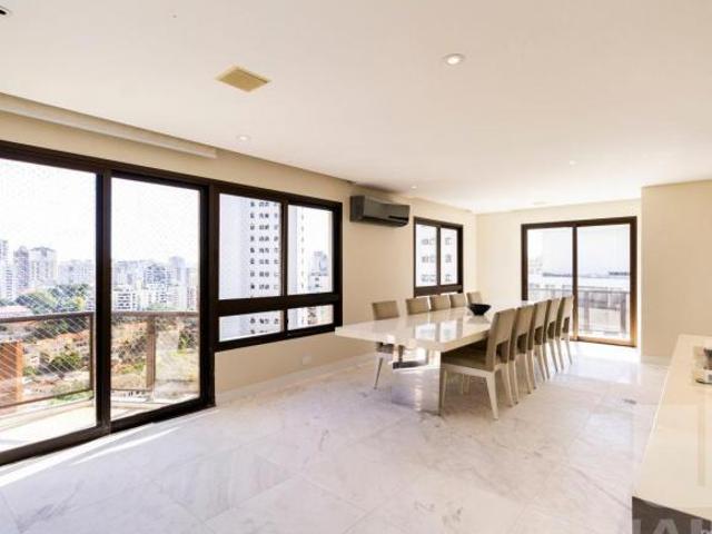 Apartamento Duplex com varanda, 3 suítes e 3 vagas em rua sem saída Higienópolis!