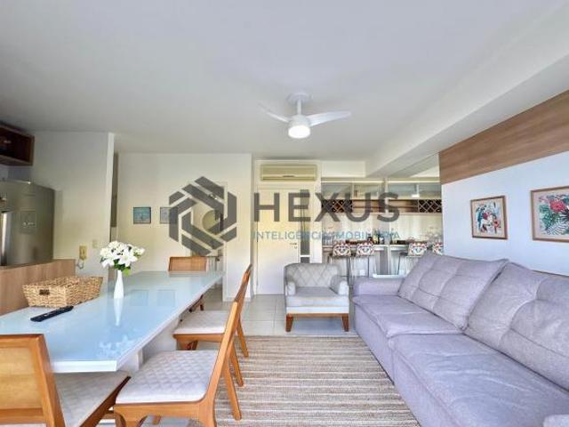 Apartamento duplex com varanda e lazer de clube na Praia da Enseada, Guaruja
