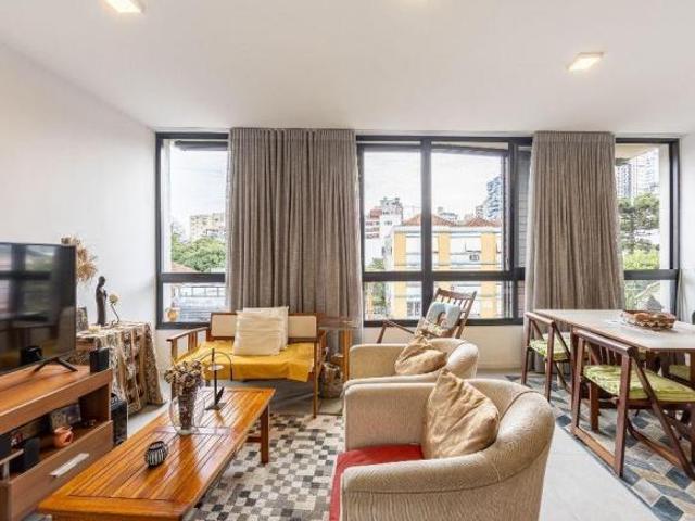 Apartamento duplex, com 02 suítes e vaga coberta, no bairro Rio Branco em Porto Alegre