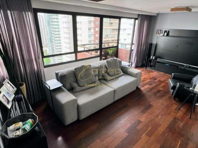 Apartamento duplex com 2 suítes, 3 varandas e vista permanente para o verde no Morumbi