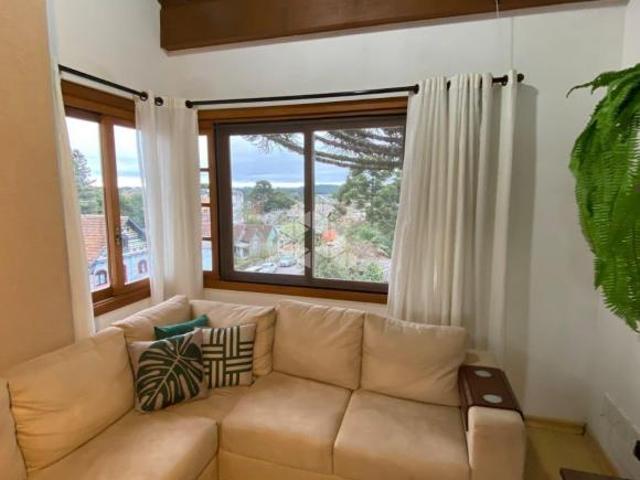 Apartamento duplex com 3 dormitórios centro de Canela