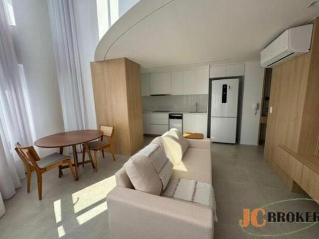 Apartamento duplex com 61m² de área útil, 1 dormitório, 1 vaga