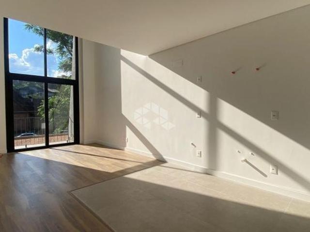 Apartamento duplex com 86m² privativos, uma vaga de garagem no Centro de Gramado