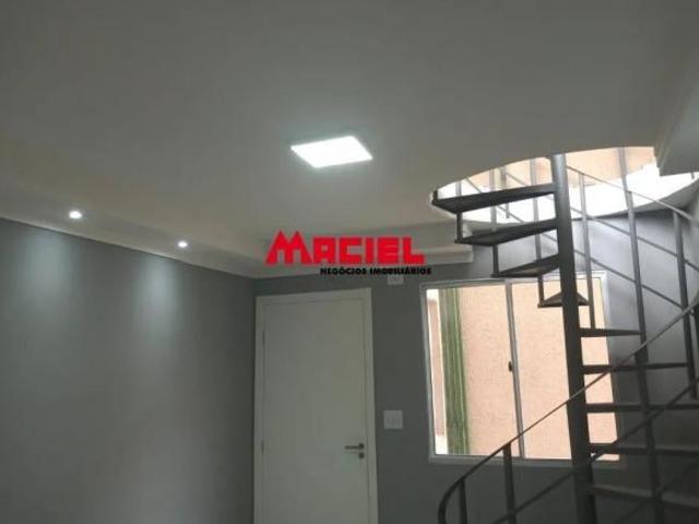 Apartamento duplex a 800m do Supermercado Barbosa