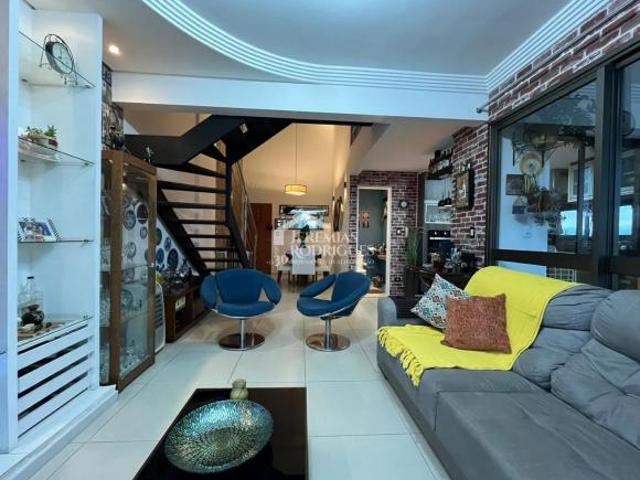 Apartamento duplex à venda com 2 dormitórios, 107 m² no Edifício Jabuticabeiras em Taubaté/SP