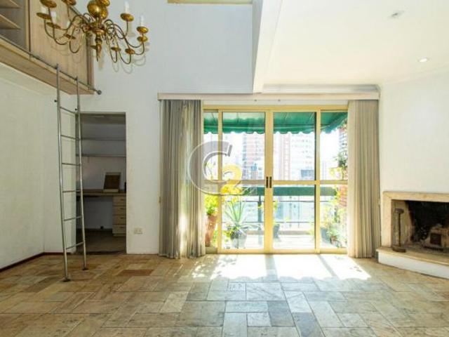Apartamento Duplex à venda em Pinheiros com 2 suítes e 2 vagas