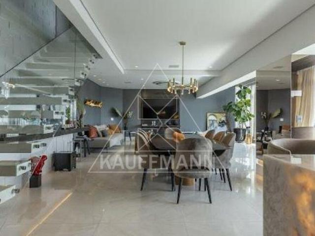 Apartamento Duplex à Venda na Vila Nova Conceição 2 Quartos 2 Suítes 4 Vagas 225m² de Área Útil