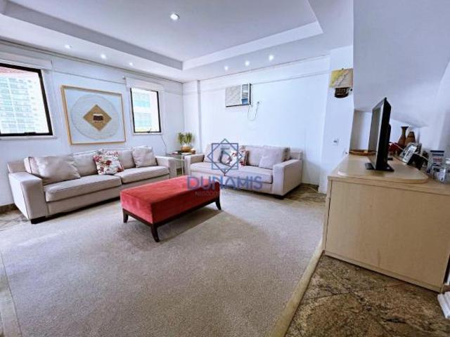 Apartamento Duplex à venda na quadra do Mar, na Praia das Pitangueiras