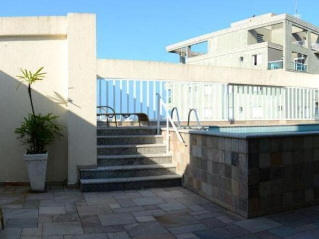 Apartamento duplex à venda na quadra da praia das Astúrias em Guarujá