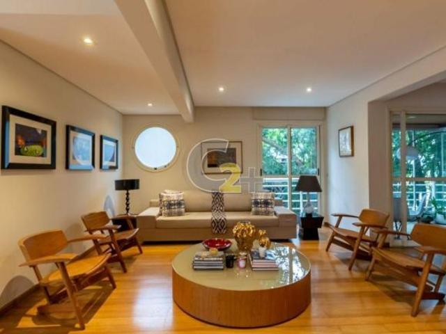 Apartamento Duplex à venda no Alto de Pinheiros com 4 quartos, sendo 2 suítes e 5 vagas