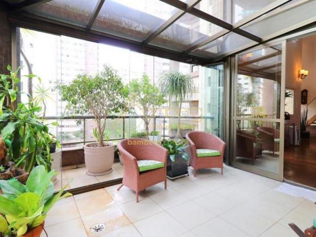 Apartamento Duplex bem localizado e com ampla varanda no Morumbi