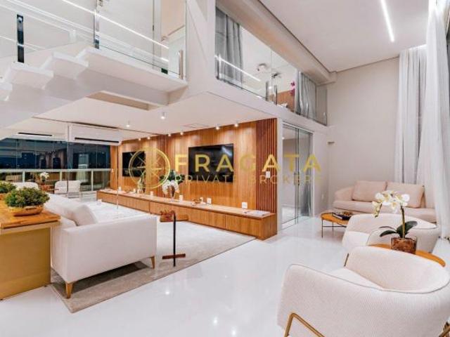 Apartamento Duplex de 172m², decorado e mobiliado, à venda na Vila Nova Conceição