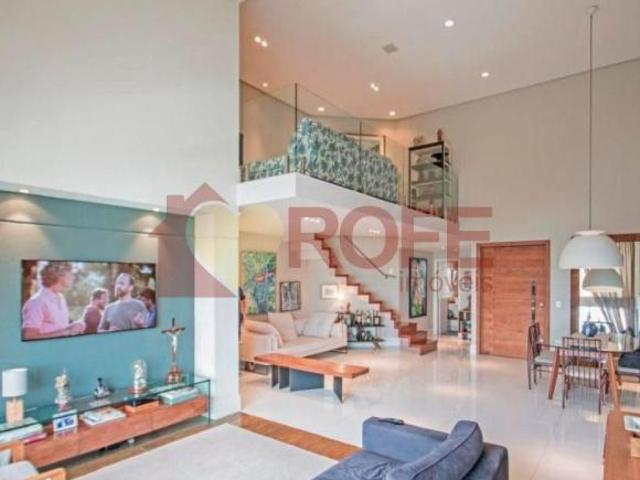 Apartamento Duplex de 210m² com Pé Direito Duplo, 3 Suítes e 3 Vagas no Brooklin