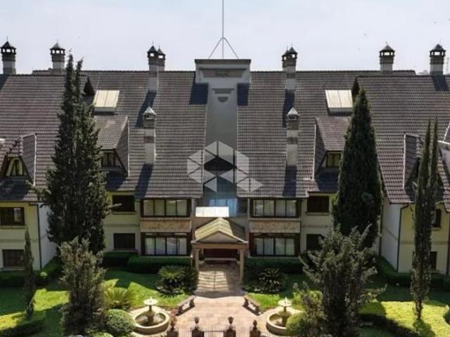 Apartamento duplex de alto padrão, mobiliado, com 04 dormitórios 02 suítes em Gramado RS