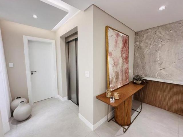 Apartamento Dúplex especialmente decorado para Venda, no Água Verde, com 3 quar