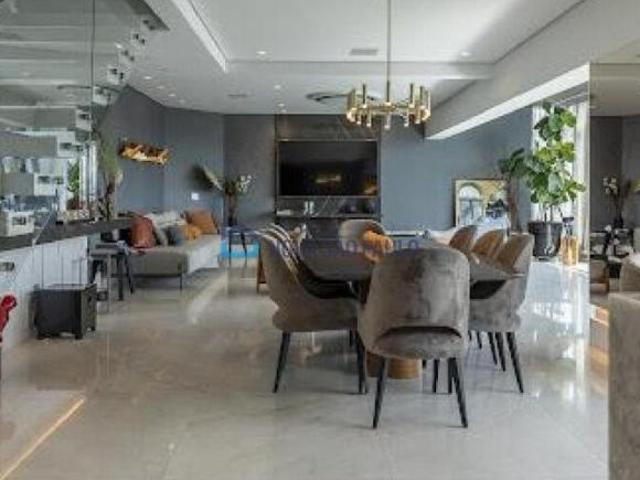 Apartamento duplex mobiliado à venda no Itaim Bibi