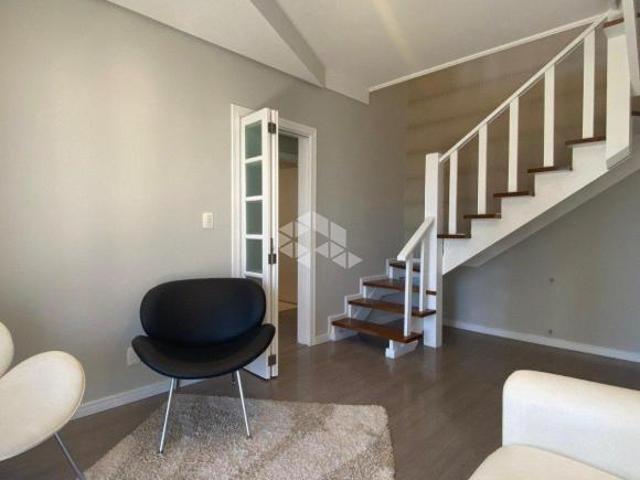 Apartamento DUPLEX mobiliado com 03 dormitórios sendo 1 suíte e 02 box individuais no bairro Exposiç