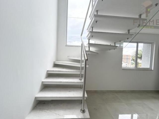 APARTAMENTO DUPLEX NO CORAÇÃO DE PINHAIS