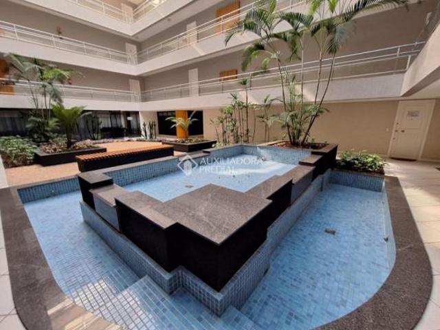 Apartamento Duplex no Cabral, com 5 vagas de garagem!